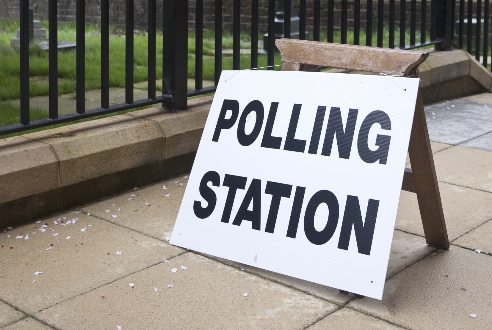 New research highlights crucial role of commercial radio news during ...